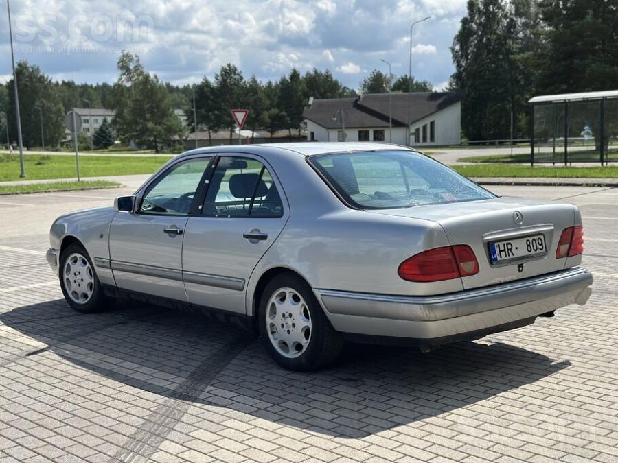 Mercedes-Benz E 320 1998 in Jelgava, with an engine capacity of 3.20 L and mileage of 248 thousand km for 1300 €, photo 3 on AUTOMOTO.COM.LV
