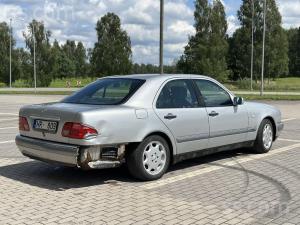 Mercedes-Benz E 320 1998 in Jelgava, with an engine capacity of 3.20 L and mileage of 248 thousand km for 1300 €, photo 4 on AUTOMOTO.COM.LV
