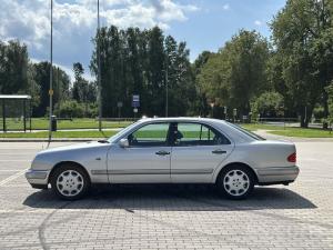 Mercedes-Benz E 320 1998 in Jelgava, with an engine capacity of 3.20 L and mileage of 248 thousand km for 1300 €, photo 5 on AUTOMOTO.COM.LV