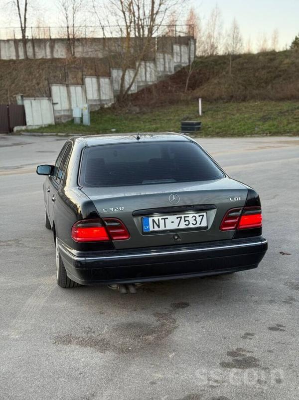 Mercedes-Benz E 320 2000 in Daugavpils, with an engine capacity of 3.20 L and mileage of 499 thousand km for 2100 €, photo 4 on AUTOMOTO.COM.LV
