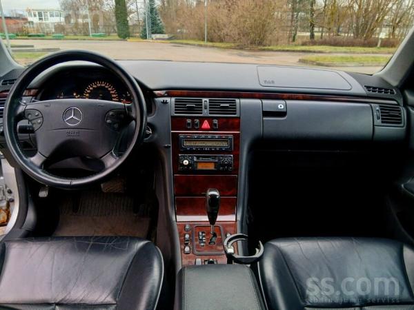 Mercedes-Benz E 320 2001 in Riga, with an engine capacity of 3.20 L and mileage of 395 thousand km for 2650 €, photo 9 on AUTOMOTO.COM.LV