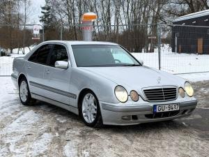 Mercedes-Benz E 320 2001 Rīga, ar dzinēja tilpumu 3.20 L un nobraukumu 394 tūkst. km par 2750 €, foto 3 vietnē AUTOMOTO.COM.LV