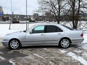 Mercedes-Benz E 320 2001 Rīga, ar dzinēja tilpumu 3.20 L un nobraukumu 394 tūkst. km par 2750 €, foto 5 vietnē AUTOMOTO.COM.LV