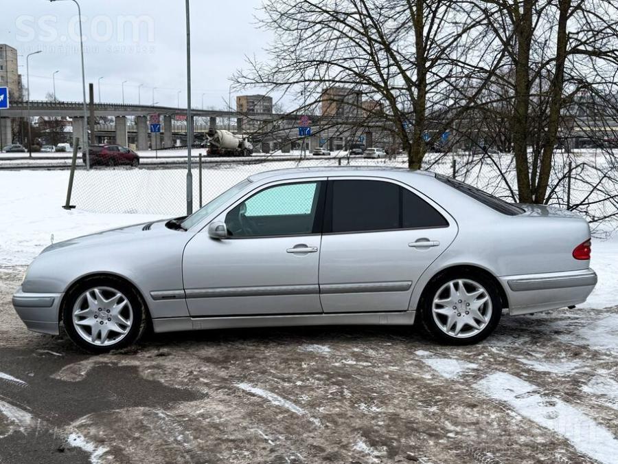 Mercedes-Benz E 320 2001 Rīga, ar dzinēja tilpumu 3.20 L un nobraukumu 394 tūkst. km par 2750 €, foto 5 vietnē AUTOMOTO.COM.LV