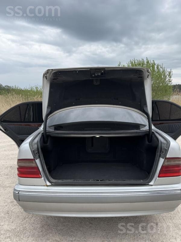 Mercedes-Benz E 320 2001 Jūrmala, ar dzinēja tilpumu 3.20 L un nobraukumu 403 tūkst. km par 1850 €, foto 4 vietnē AUTOMOTO.COM.LV