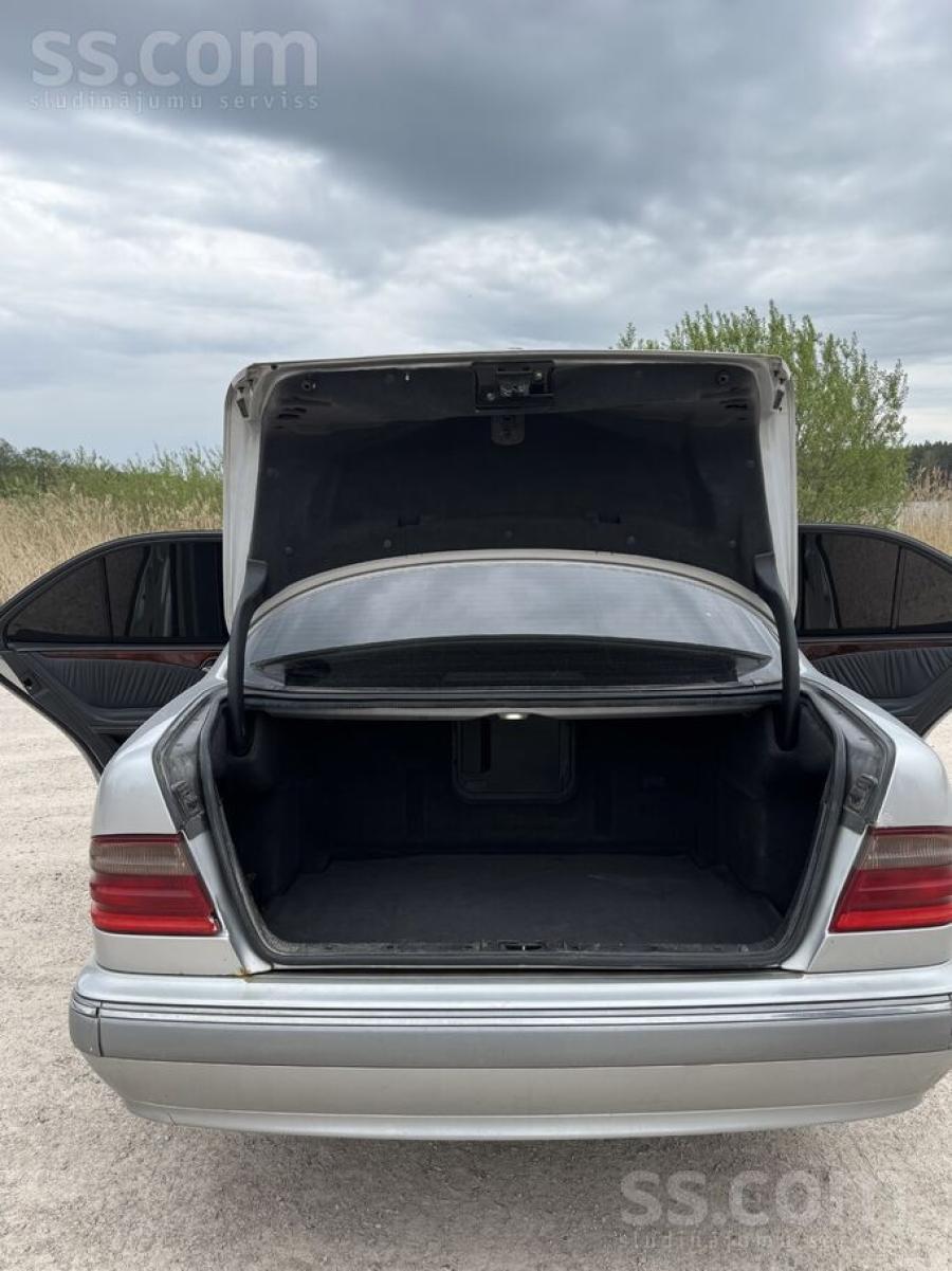 Mercedes-Benz E 320 2001 Jūrmala, ar dzinēja tilpumu 3.20 L un nobraukumu 403 tūkst. km par 1850 €, foto 5 vietnē AUTOMOTO.COM.LV