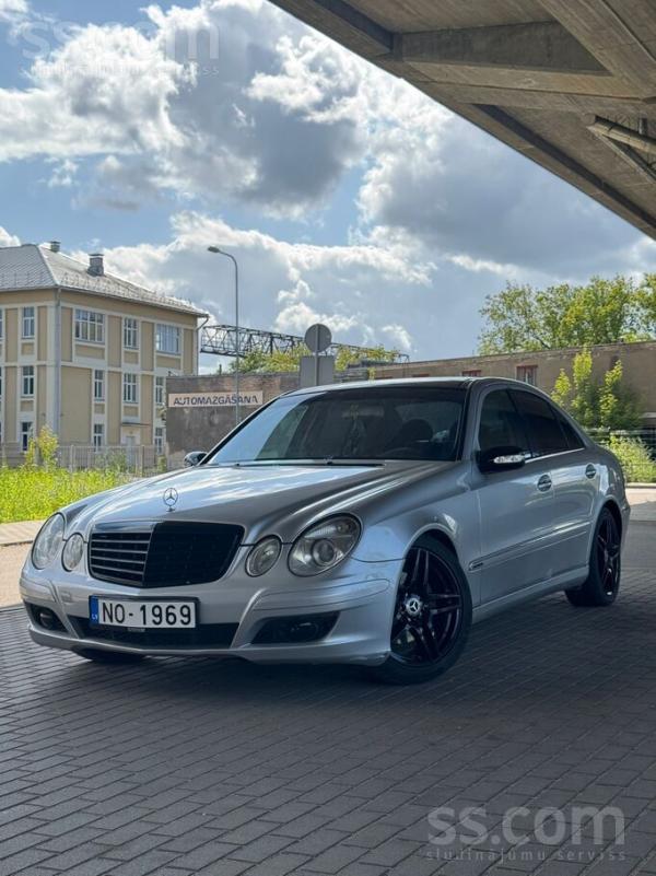 Mercedes-Benz E 320 2003 in Daugavpils, with an engine capacity of 3.20 L and mileage of 335 thousand km for 3950 €, photo 4 on AUTOMOTO.COM.LV