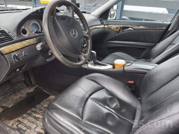 Mercedes-Benz E 320 2003 in Riga, with an engine capacity of 3.20 L and mileage of 380 thousand km for 4200 €, photo 3 on AUTOMOTO.COM.LV