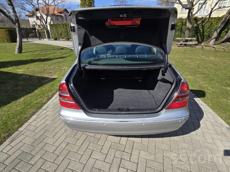 Mercedes-Benz E 320 2003 Jūrmala, ar dzinēja tilpumu 3.20 L un nobraukumu 129 tūkst. km par 4800 €, foto 8 vietnē AUTOMOTO.COM.LV