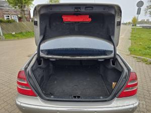 Mercedes-Benz E 320 2004 in Liepaja, with an engine capacity of 3.20 L and mileage of 350 thousand km for 3300 €, photo 15 on AUTOMOTO.COM.LV