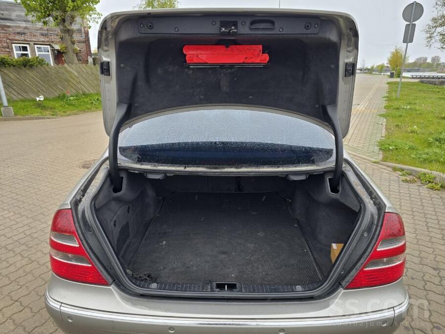 Mercedes-Benz E 320 2004 in Liepaja, with an engine capacity of 3.20 L and mileage of 350 thousand km for 3300 €, photo 15 on AUTOMOTO.COM.LV