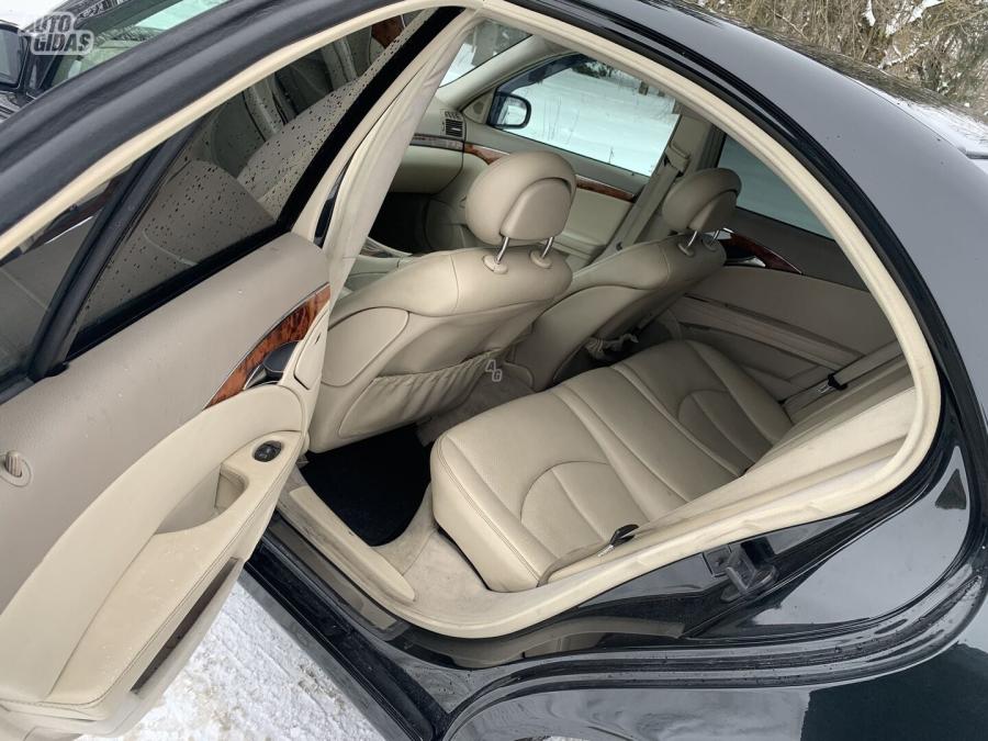 Mercedes-Benz E 320 2004 in Vilnius, with an engine capacity of 3.20 L and mileage of 421 thousand km for 2450 €, photo 7 on AUTOMOTO.COM.LV