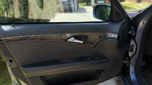 Mercedes-Benz E 320 2004 in Vilnius, with an engine capacity of 3.20 L and mileage of 431 thousand km for 1950 €, photo 17 on AUTOMOTO.COM.LV
