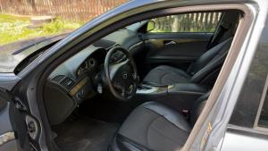 Mercedes-Benz E 320 2004 in Vilnius, with an engine capacity of 3.20 L and mileage of 431 thousand km for 1950 €, photo 16 on AUTOMOTO.COM.LV