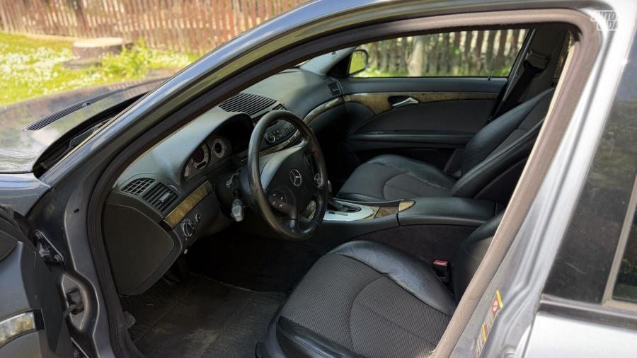 Mercedes-Benz E 320 2004 in Vilnius, with an engine capacity of 3.20 L and mileage of 431 thousand km for 1950 €, photo 16 on AUTOMOTO.COM.LV
