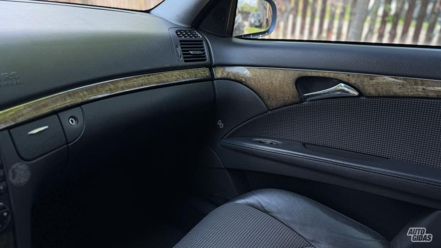 Mercedes-Benz E 320 2004 in Vilnius, with an engine capacity of 3.20 L and mileage of 431 thousand km for 1950 €, photo 18 on AUTOMOTO.COM.LV