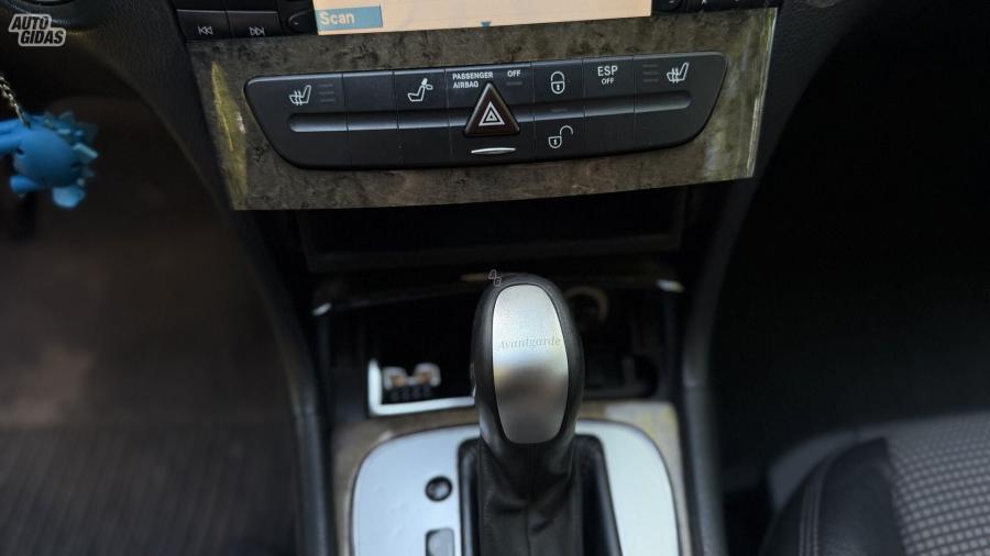 Mercedes-Benz E 320 2004 in Vilnius, with an engine capacity of 3.20 L and mileage of 431 thousand km for 1950 €, photo 21 on AUTOMOTO.COM.LV