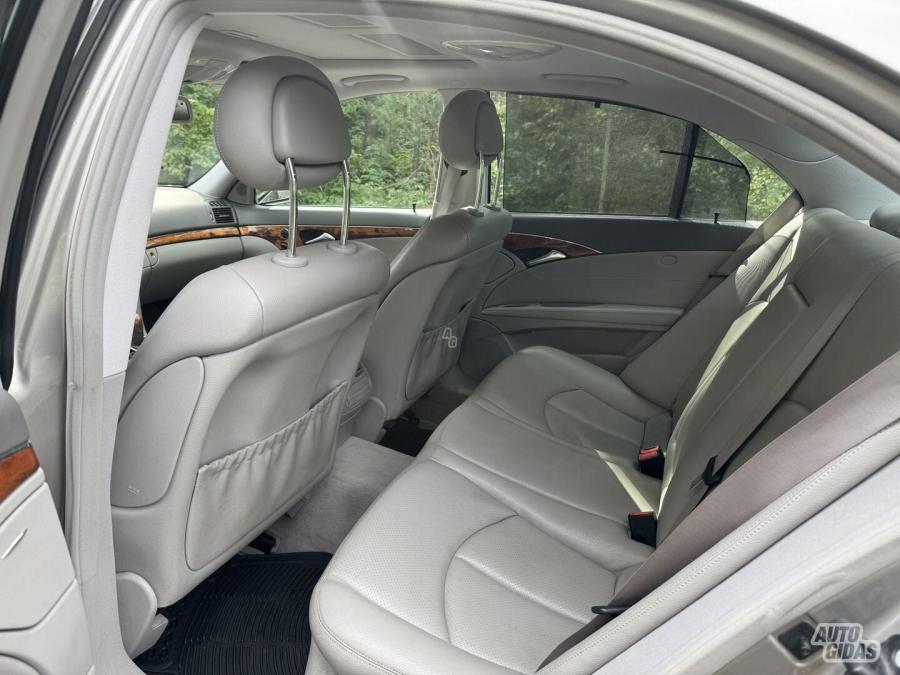 Mercedes-Benz E 320 2005 in Vilnius, with an engine capacity of 3.20 L and mileage of 162 thousand km for 3199 €, photo 13 on AUTOMOTO.COM.LV