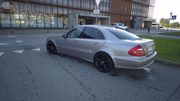 Мерседес Е 320 2005 в Клайпеда на AUTOMOTO.COM.LV Мерседес Е 320 2005 в Клайпеда, объемом двигателя 3.20 л и пробегом 385 тыс. км за 1750 €, фото 3 на AUTOMOTO.COM.LV