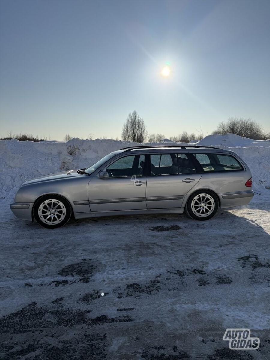 Mercedes-Benz E 320 2000 in Panevezys, with an engine capacity of 3.20 L and mileage of 271 thousand km for 4000 €, photo 2 on AUTOMOTO.COM.LV
