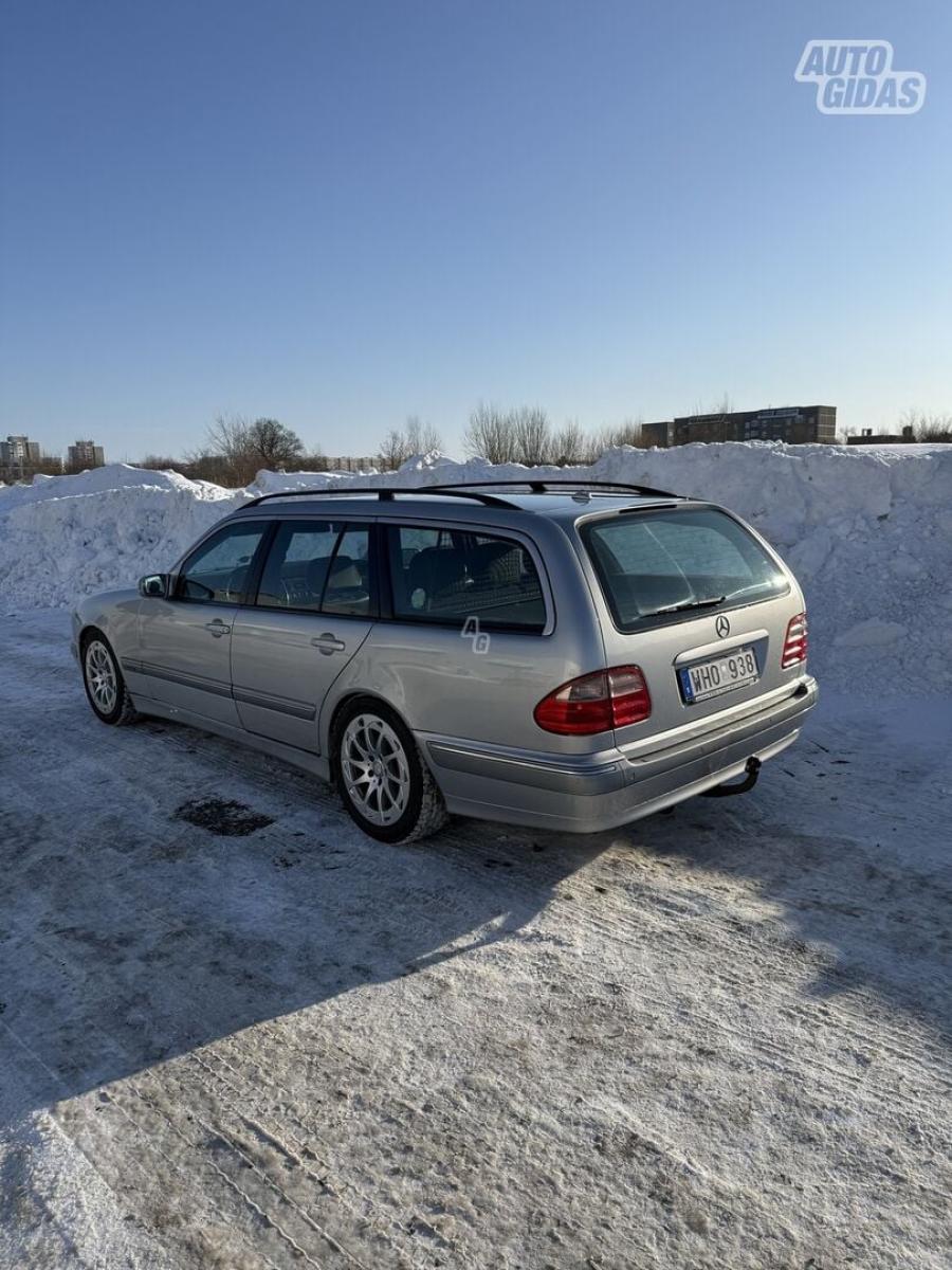 Mercedes-Benz E 320 2000 in Panevezys, with an engine capacity of 3.20 L and mileage of 271 thousand km for 4000 €, photo 5 on AUTOMOTO.COM.LV