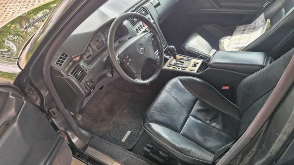 Мерседес Е 320 2000 в Мариямполе на AUTOMOTO.COM.LV Мерседес Е 320 2000 в Мариямполе, объемом двигателя 3.20 л и пробегом 321 тыс. км за 1150 €, фото 5 на AUTOMOTO.COM.LV