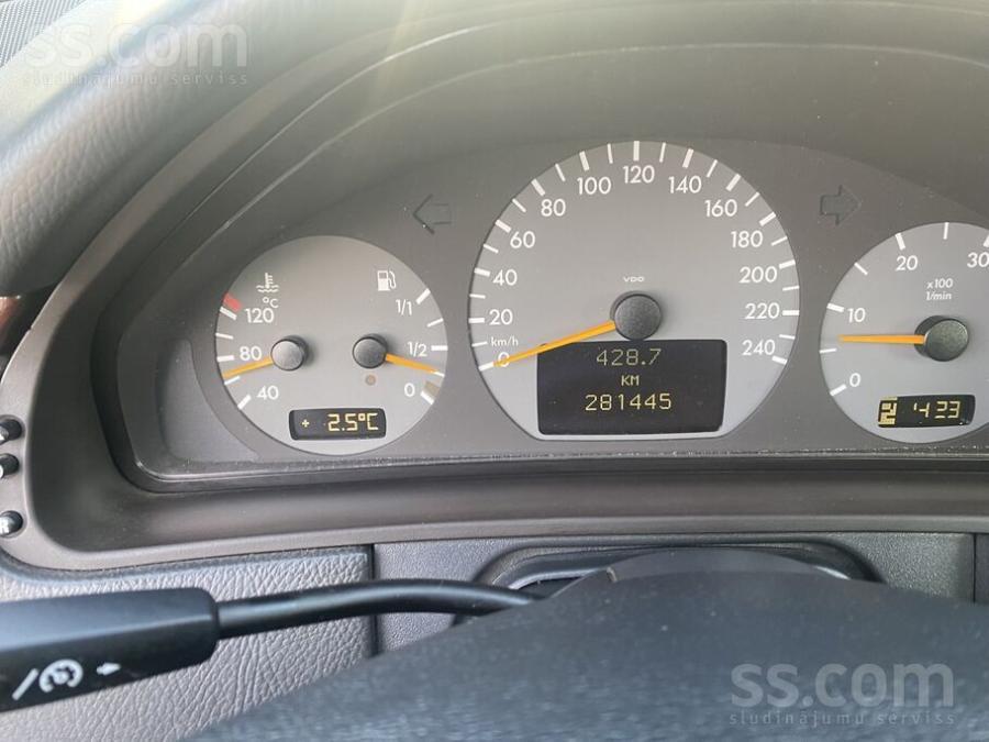 Mercedes-Benz E 320 2001 Rīga, ar dzinēja tilpumu 3.20 L un nobraukumu 190 tūkst. km par 1250 €, foto 10 vietnē AUTOMOTO.COM.LV