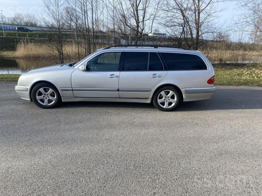 Mercedes-Benz E 320 2001 Rīga, ar dzinēja tilpumu 3.20 L un nobraukumu 190 tūkst. km par 1250 €, foto 14 vietnē AUTOMOTO.COM.LV