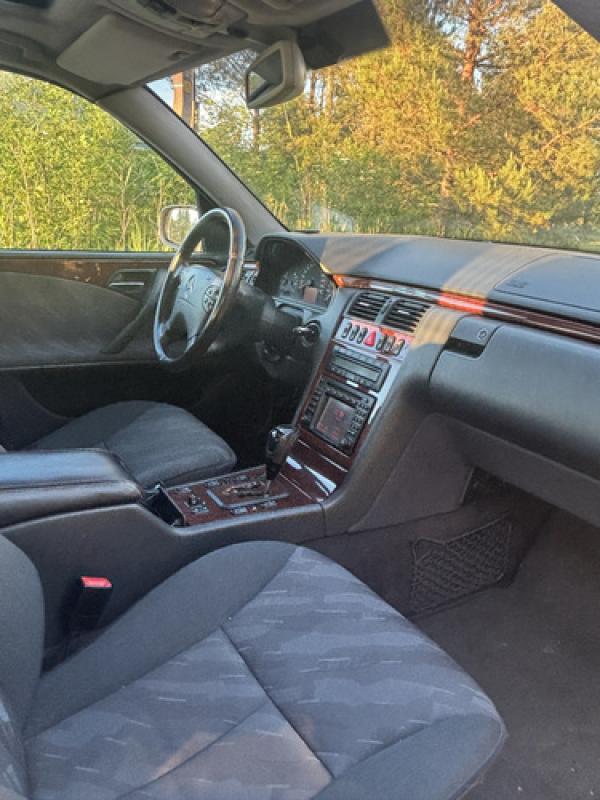 Mercedes-Benz E 320 2001 Sillamē, ar dzinēja tilpumu 3.20 L un nobraukumu 385 tūkst. km par 2200 €, foto 5 vietnē AUTOMOTO.COM.LV