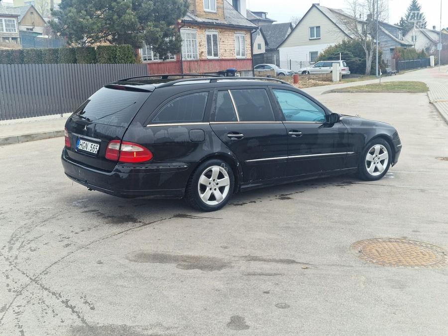 Mercedes-Benz E 320 2003 in Telschi, with an engine capacity of 3.20 L and mileage of 350 thousand km for 1000 €, photo 5 on AUTOMOTO.COM.LV