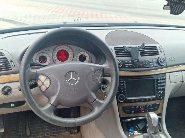 Mercedes-Benz E 320 2003 in Telschi, with an engine capacity of 3.20 L and mileage of 350 thousand km for 1000 €, photo 5 on AUTOMOTO.COM.LV