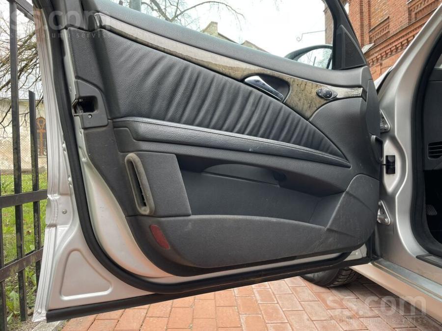 Mercedes-Benz E 320 2003 Cēsis, ar dzinēja tilpumu 3.20 L un nobraukumu 382 tūkst. km par 2490 €, foto 26 vietnē AUTOMOTO.COM.LV