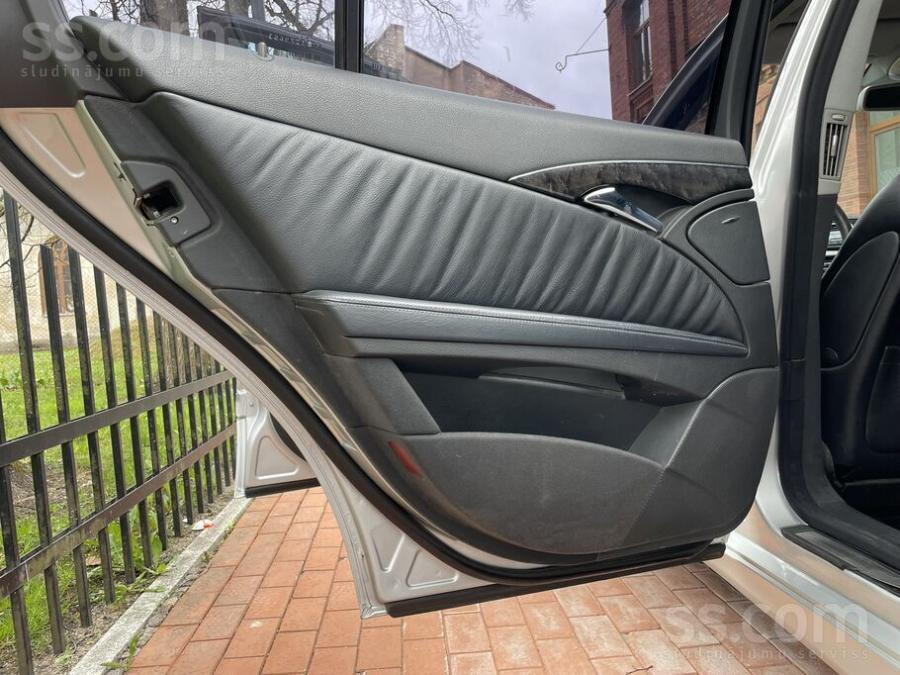Mercedes-Benz E 320 2003 Cēsis, ar dzinēja tilpumu 3.20 L un nobraukumu 382 tūkst. km par 2490 €, foto 27 vietnē AUTOMOTO.COM.LV
