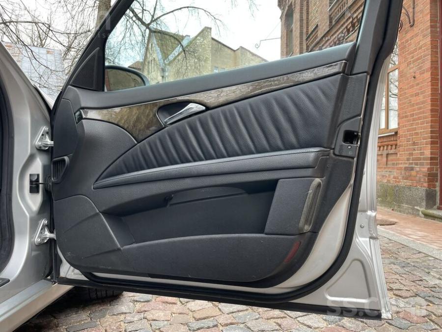 Mercedes-Benz E 320 2003 Cēsis, ar dzinēja tilpumu 3.20 L un nobraukumu 382 tūkst. km par 2490 €, foto 28 vietnē AUTOMOTO.COM.LV