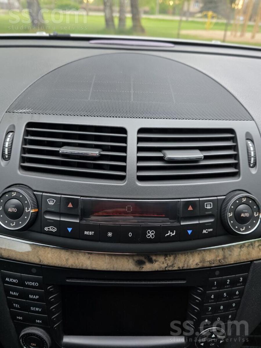 Mercedes-Benz E 320 2004 Ogre, ar dzinēja tilpumu 3.20 L un nobraukumu 337 tūkst. km par 4500 €, foto 20 vietnē AUTOMOTO.COM.LV