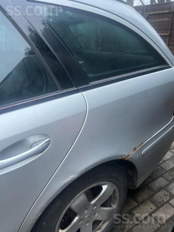 Mercedes-Benz E 320 2005 Rīga, ar dzinēja tilpumu 3.00 L un nobraukumu 372 tūkst. km par 1300 €, foto 5 vietnē AUTOMOTO.COM.LV