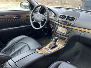 Mercedes-Benz E 320 2007 in Kaunas, with an engine capacity of 3.00 L and mileage of 327 thousand km for 2499 €, photo 13 on AUTOMOTO.COM.LV