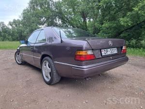Violet Mercedes-Benz E 320 1994 in Jelgava, with an engine capacity of 3.20 L and mileage of 355 thousand km for 6000 €, photo 3 on AUTOMOTO.COM.LV