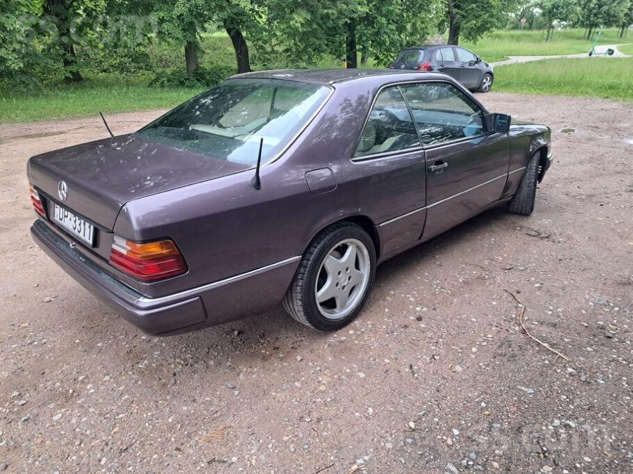 Violet Mercedes-Benz E 320 1994 in Jelgava, with an engine capacity of 3.20 L and mileage of 355 thousand km for 6000 €, photo 4 on AUTOMOTO.COM.LV