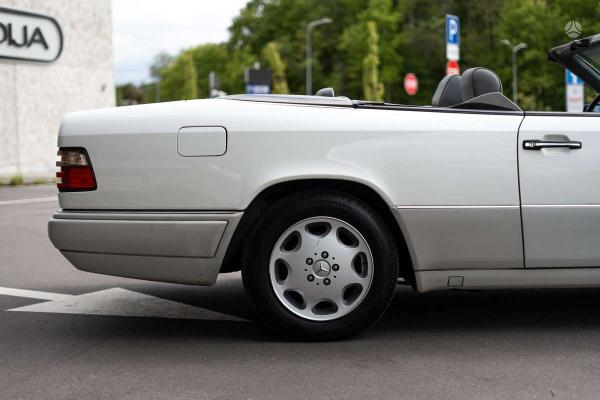 White Mercedes-Benz E 320 1995 in Vilnius, with an engine capacity of 3.20 L and mileage of 260 thousand km for 14000 €, photo 3 on AUTOMOTO.COM.LV