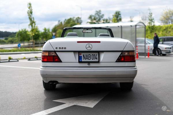 White Mercedes-Benz E 320 1995 in Vilnius, with an engine capacity of 3.20 L and mileage of 260 thousand km for 14000 €, photo 6 on AUTOMOTO.COM.LV