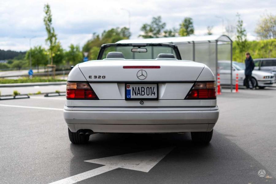 Balts Mercedes-Benz E 320 1995 Viļņa, ar dzinēja tilpumu 3.20 L un nobraukumu 260 tūkst. km par 14000 €, foto 6 vietnē AUTOMOTO.COM.LV