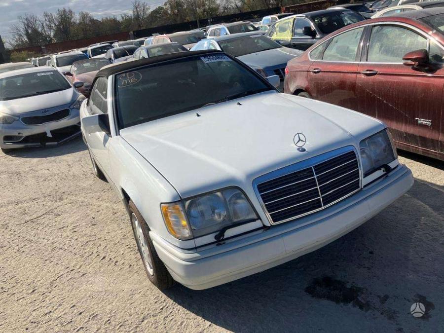 Balts Mercedes-Benz E 320 1995 Viļņa, ar dzinēja tilpumu 3.20 L un nobraukumu 260 tūkst. km par 14000 €, foto 19 vietnē AUTOMOTO.COM.LV
