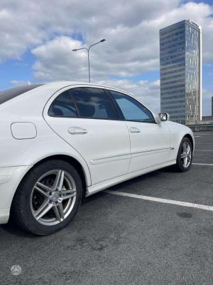 Balts Mercedes-Benz E 320 2007 Viļņa, ar dzinēja tilpumu 3.00 L un nobraukumu 360 tūkst. km par 3700 €, foto 6 vietnē AUTOMOTO.COM.LV