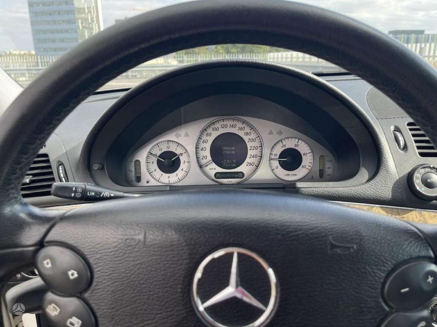 Balts Mercedes-Benz E 320 2007 Viļņa, ar dzinēja tilpumu 3.00 L un nobraukumu 360 tūkst. km par 3700 €, foto 12 vietnē AUTOMOTO.COM.LV