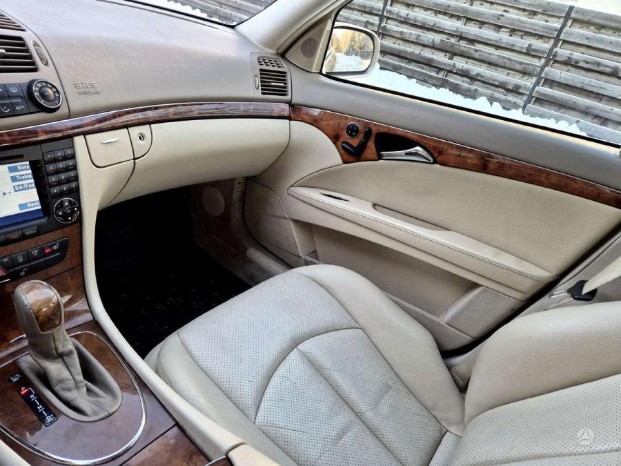 Dzeltens Mercedes-Benz E 320 2004 Šilutė, ar dzinēja tilpumu 3.20 L un nobraukumu 200 tūkst. km par 2600 €, foto 9 vietnē AUTOMOTO.COM.LV