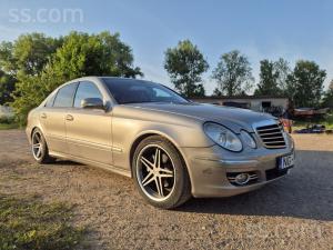 Yellow Mercedes-Benz E 320 2006 in Daugavpils, with an engine capacity of 3.00 L and mileage of 371 thousand km for 4500 €, photo 3 on AUTOMOTO.COM.LV
