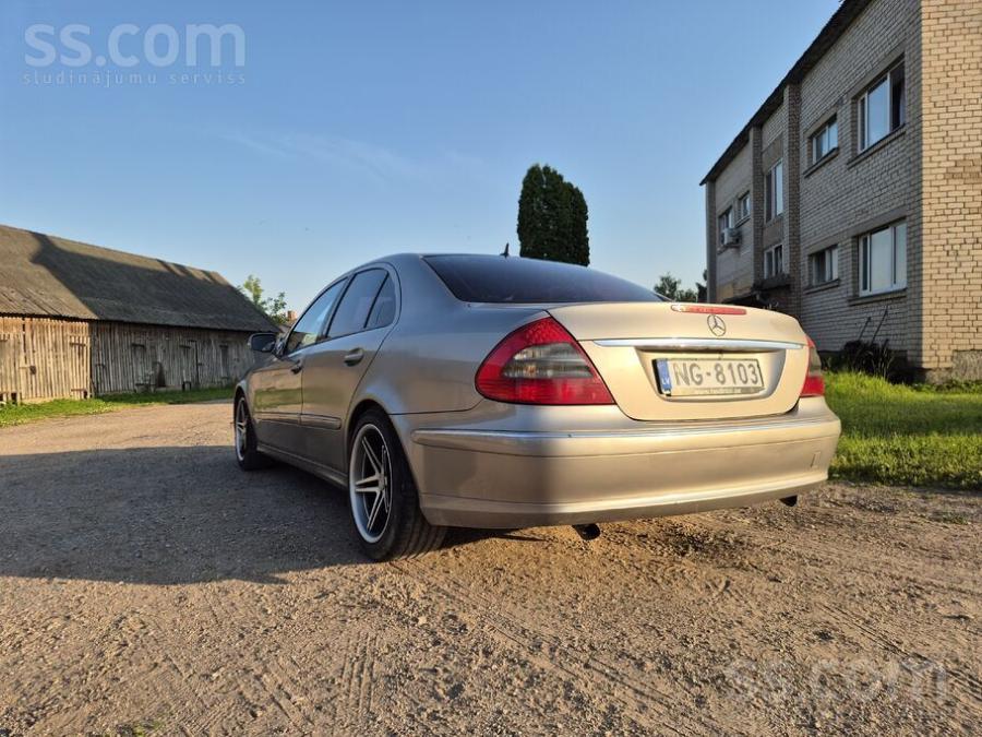 Yellow Mercedes-Benz E 320 2006 in Daugavpils, with an engine capacity of 3.00 L and mileage of 371 thousand km for 4500 €, photo 4 on AUTOMOTO.COM.LV