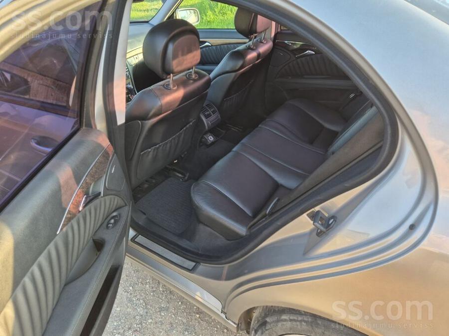 Yellow Mercedes-Benz E 320 2006 in Daugavpils, with an engine capacity of 3.00 L and mileage of 371 thousand km for 4500 €, photo 5 on AUTOMOTO.COM.LV