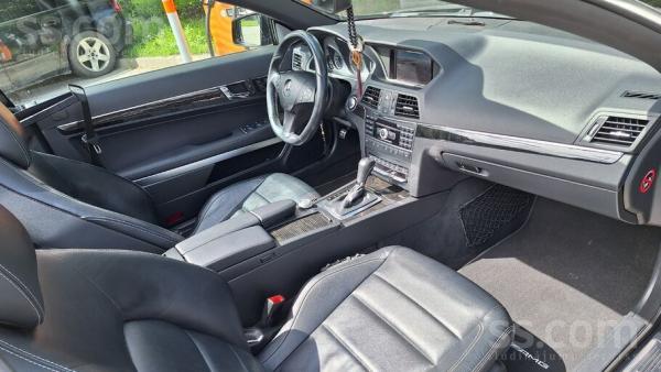 Black Mercedes-Benz E 350 2010 in Riga, with an engine capacity of 3.00 L and mileage of 178 thousand km for 14777 €, photo 6 on AUTOMOTO.COM.LV
